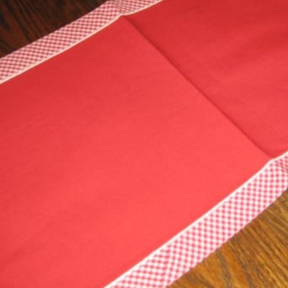 Williamsburg | Dining | Red Table Runner Nwt Williamsburg W Red White ...